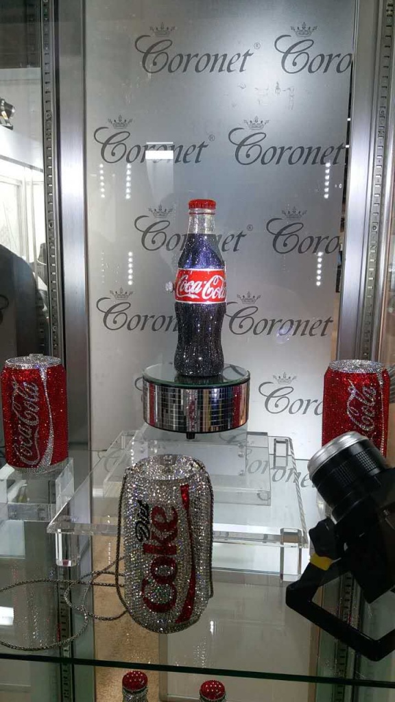 Aaron Shum Unveils Diamond Coca-cola Bottle Minaudiere at JCK